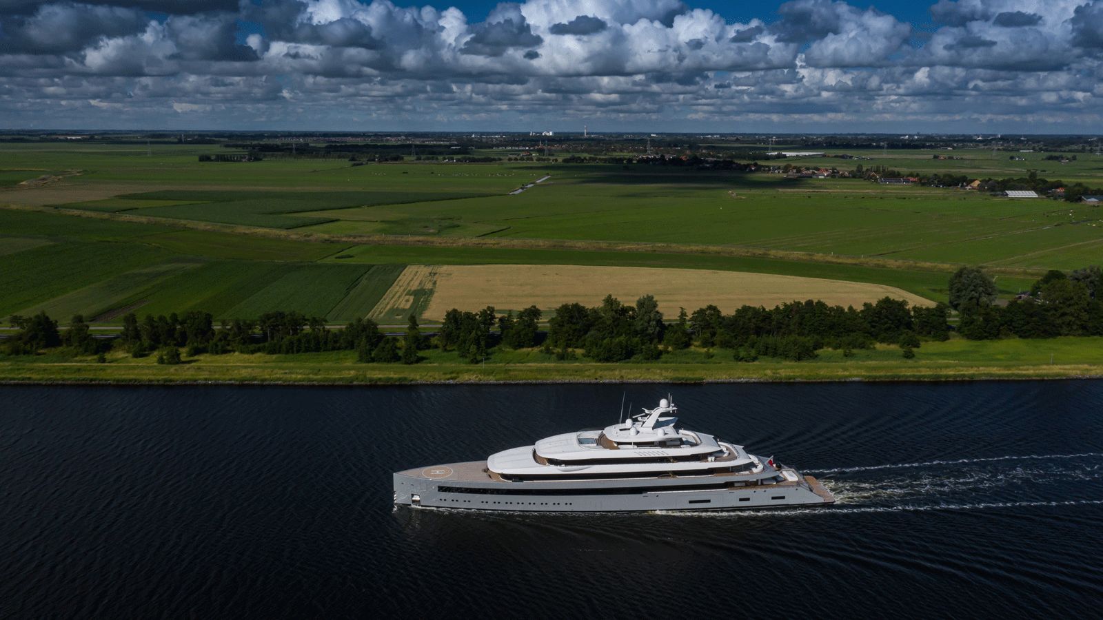 Video: Feadship Superyacht Moonrise Spotted in Gibraltar